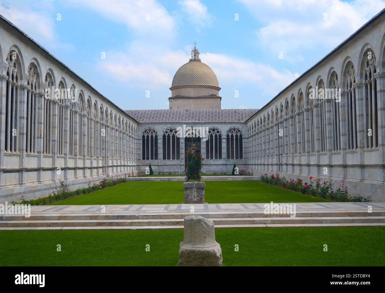 Elegant arched architecture hi-res stock photography and images - Alamy