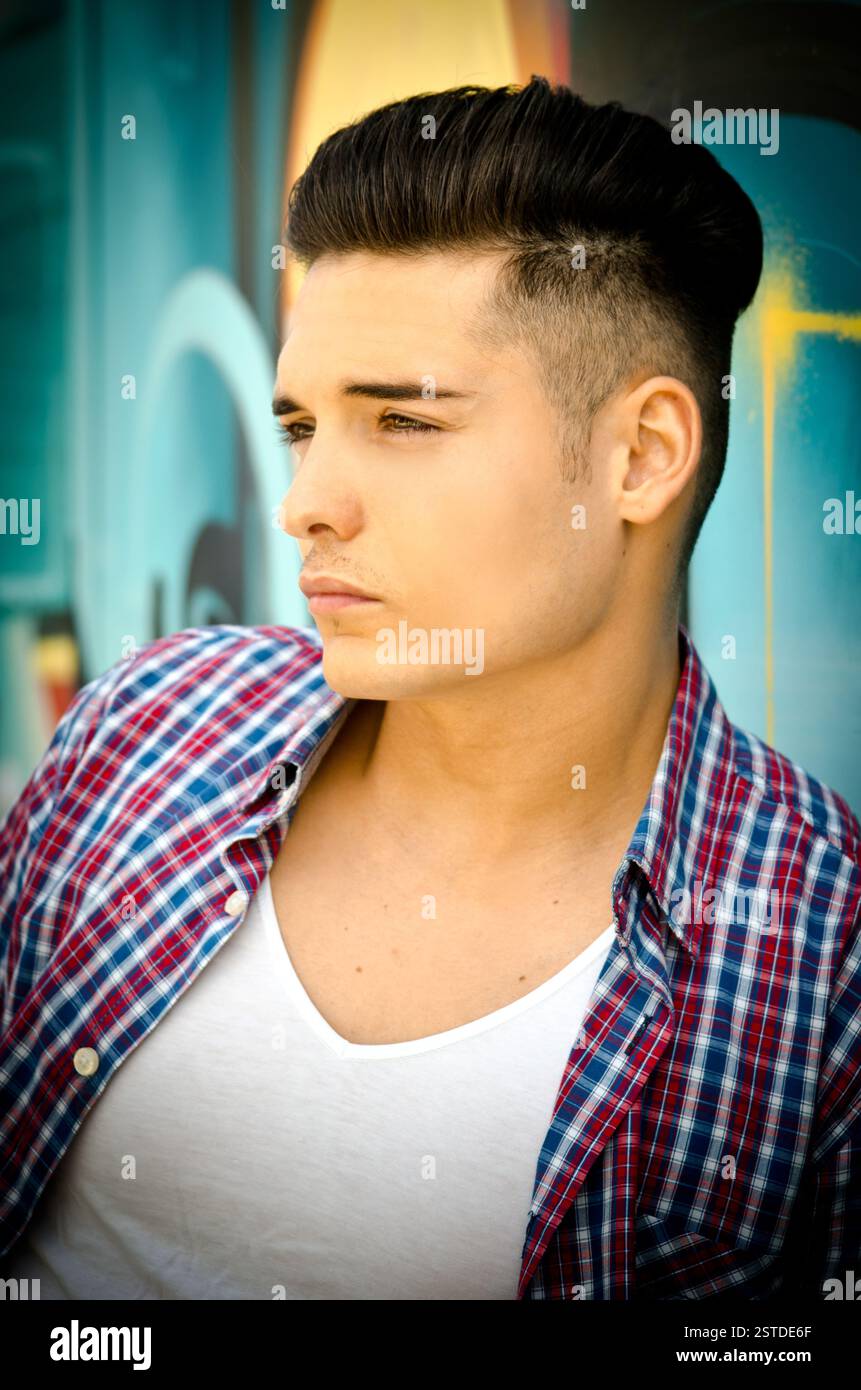 Young people against graffiti hi-res stock photography and images - Alamy