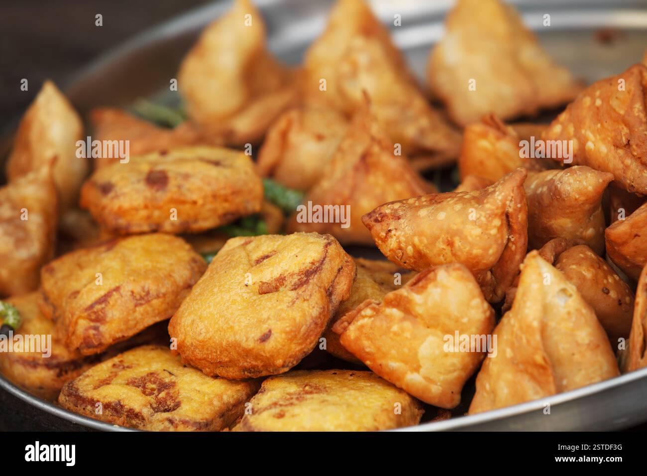 Traditional Indian dish samosa on the open market Stock Photo - Alamy