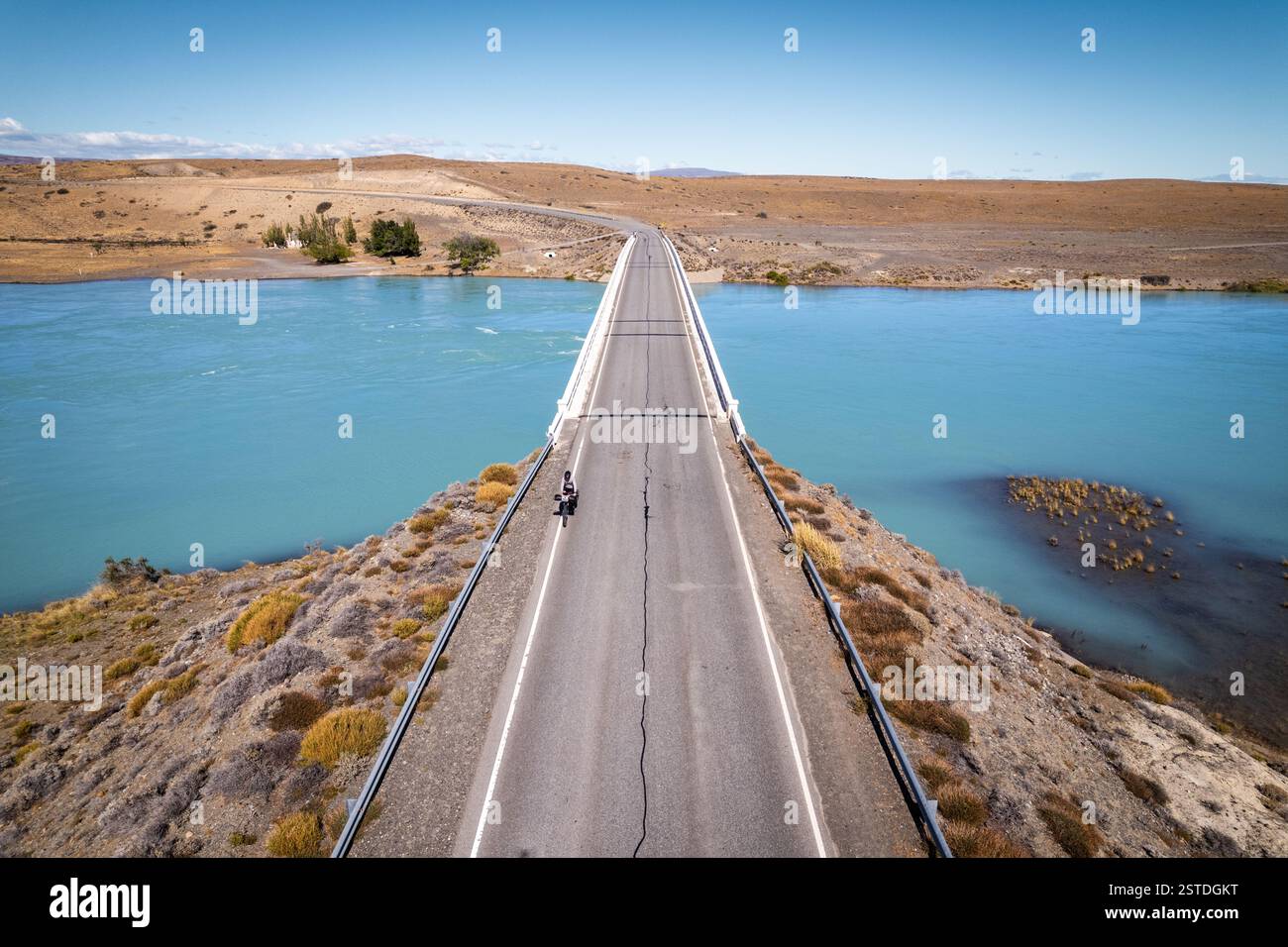 Mytical route 40 crossing the meandering Santa Cruz River in Argentine ...