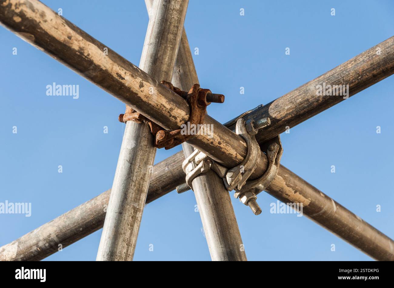 Iron frame installation hi-res stock photography and images - Alamy