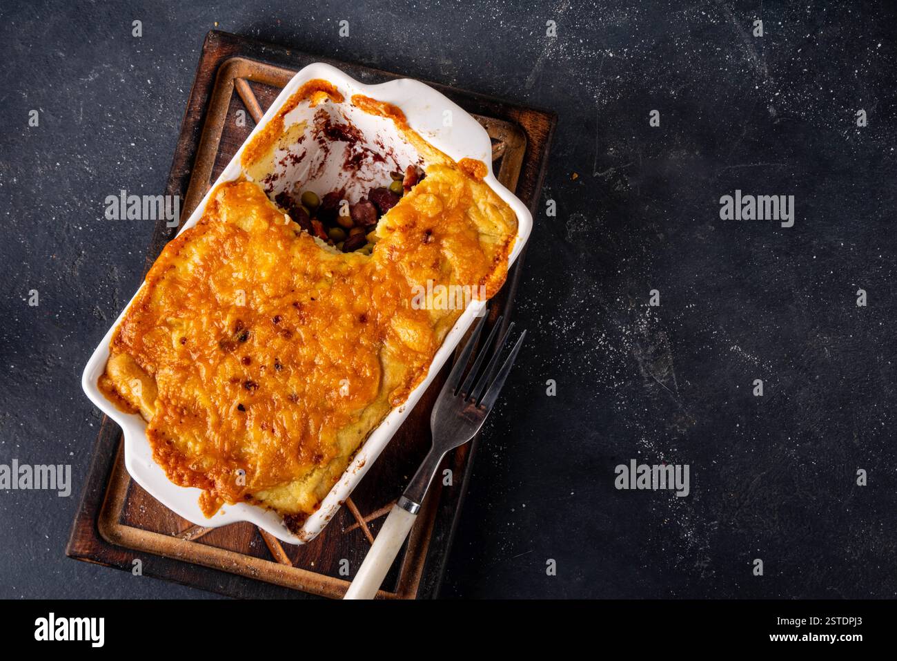 Vegan Sheppard Pie Recipe. Traditional English pie with mashed potatoes ...