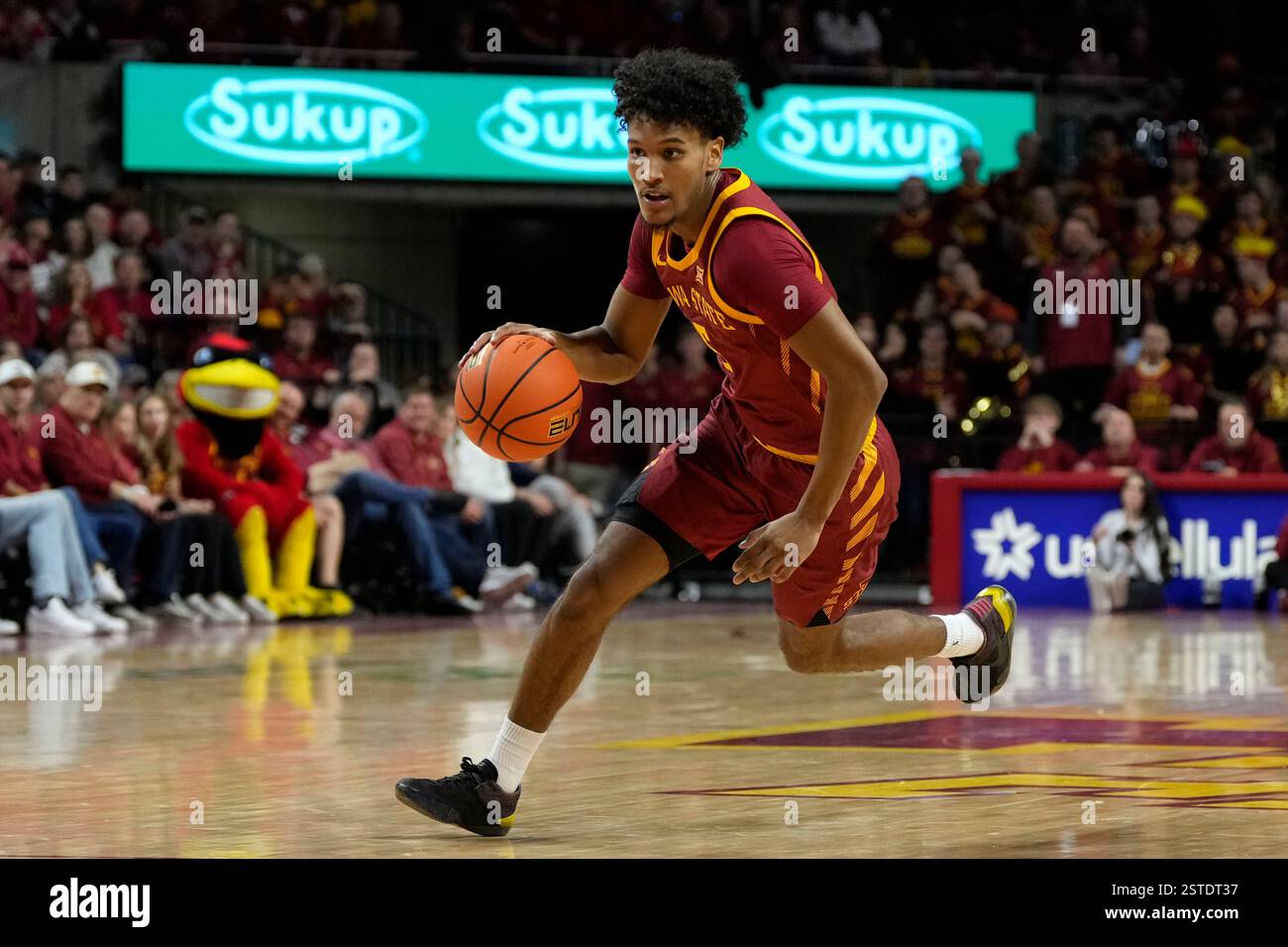 Iowa State guard Curtis Jones drives up court during the second half of ...