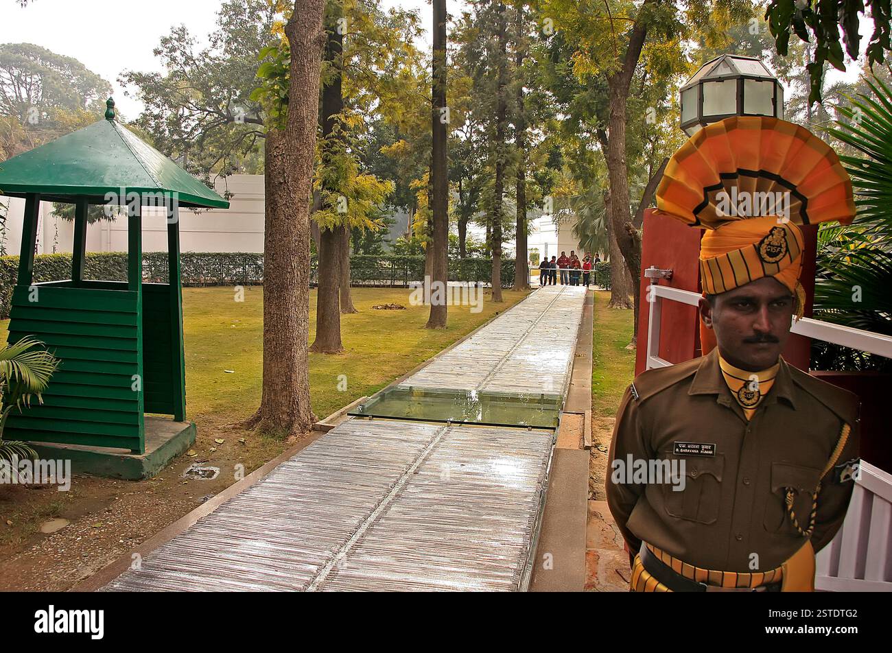 Indian soldier guarding place where Indirha Gandhi Stock Photo - Alamy