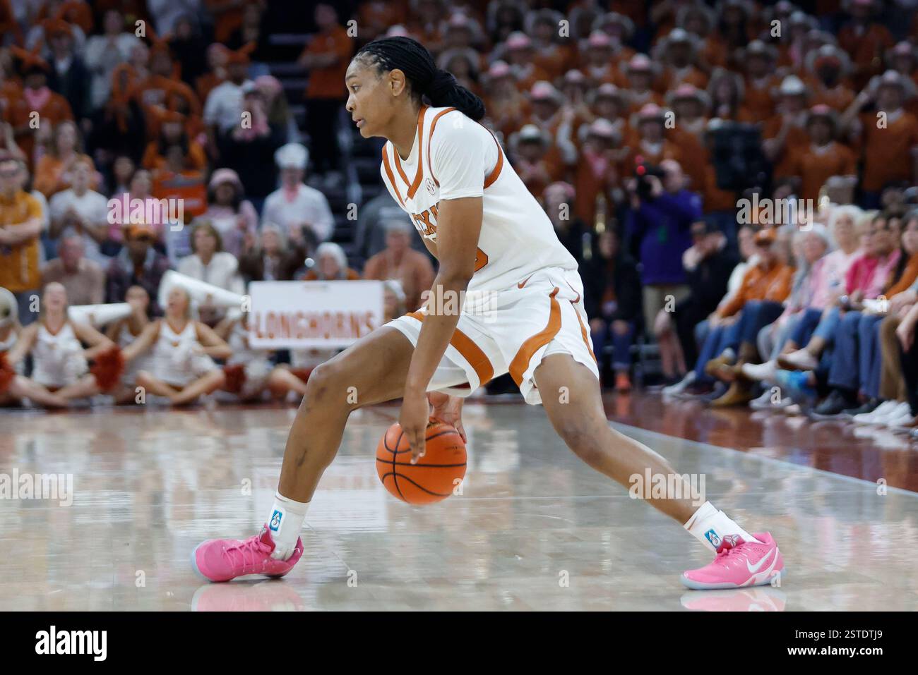 AUSTIN, TX - FEBRUARY 16: Texas Longhorns forward Madison Booker (35 ...