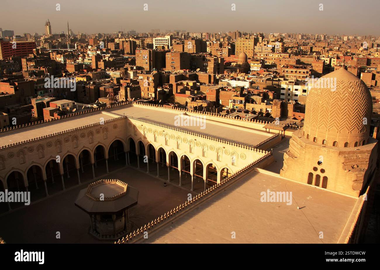 Mosque minaret old houses hi-res stock photography and images - Alamy