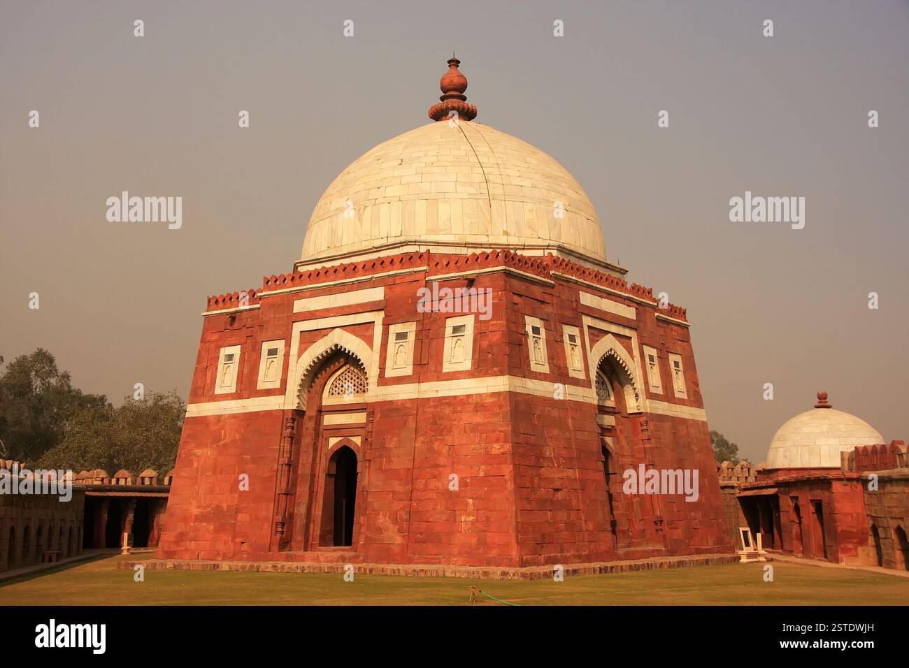 Mausoleum of Ghiyath al-Din Tughluq, Tughlaqabad F Stock Photo - Alamy