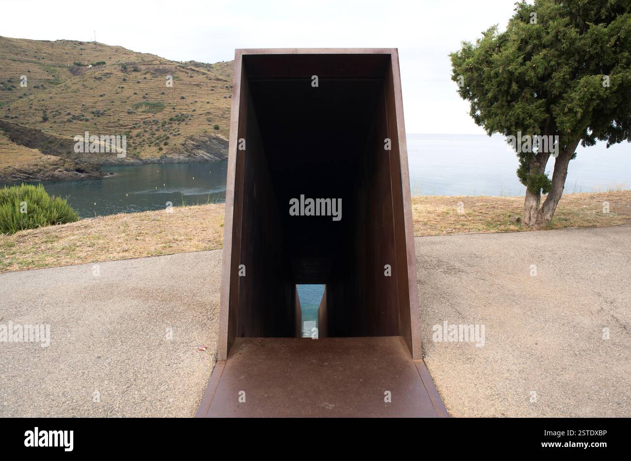 Walter benjamin memorial hi-res stock photography and images - Alamy