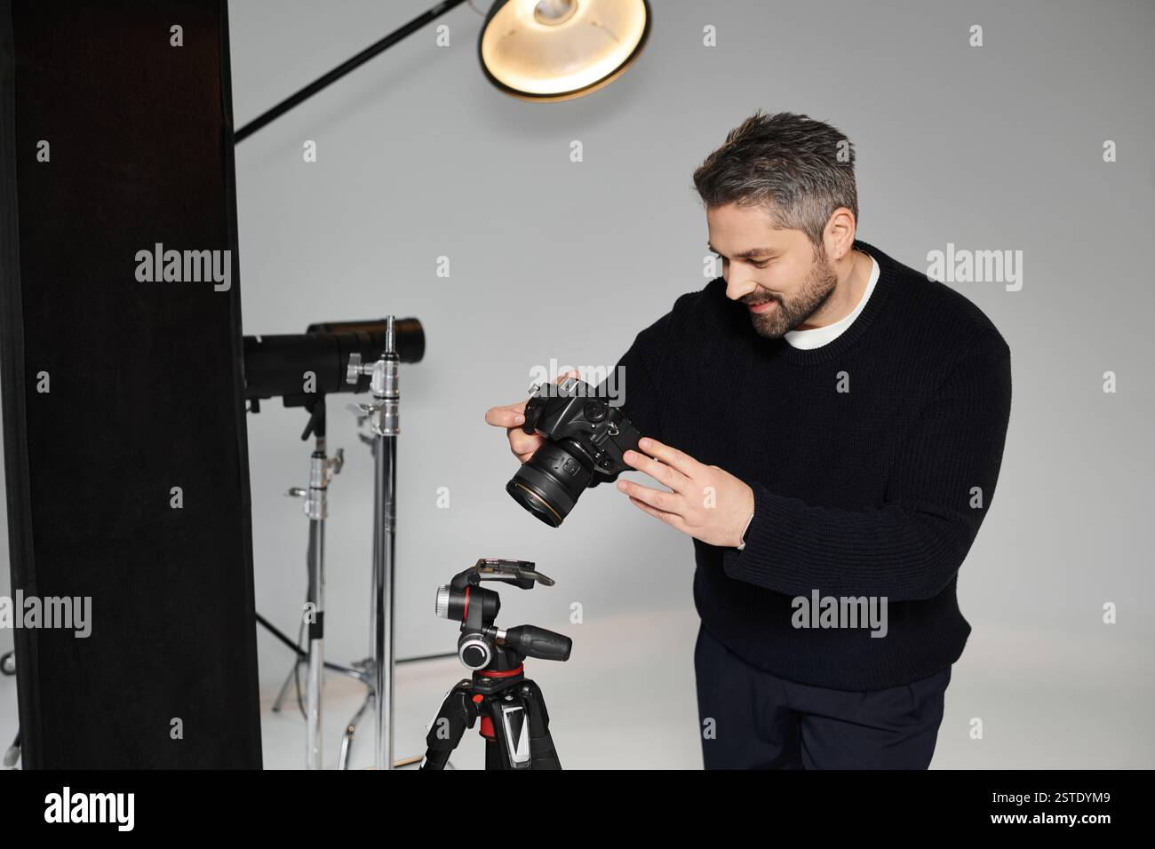 Adjusting settings on camera hi-res stock photography and images - Alamy