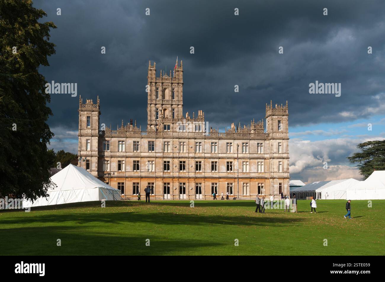 Highclere hi-res stock photography and images - Alamy