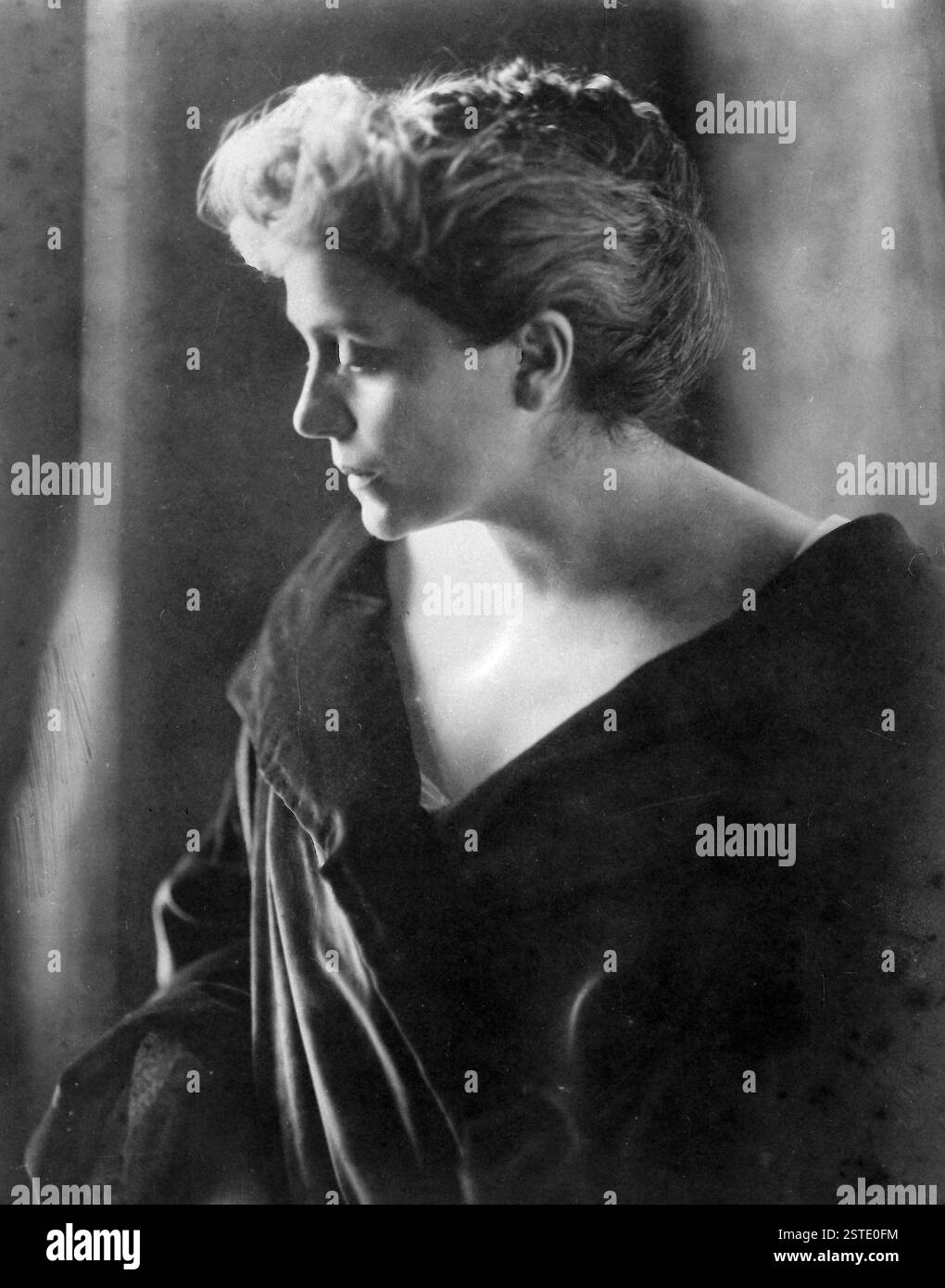 Italian stage and silent film actress Eleonora Duse, 1910s Stock Photo ...
