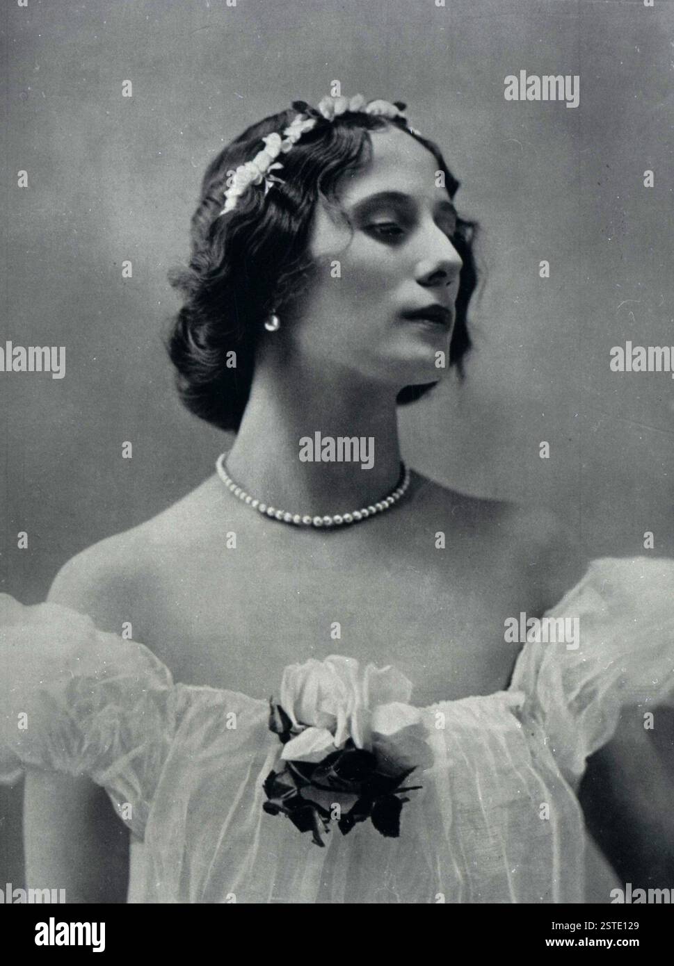 Russian prima ballerina Anna Pavlova, Paris 1909 Stock Photo - Alamy