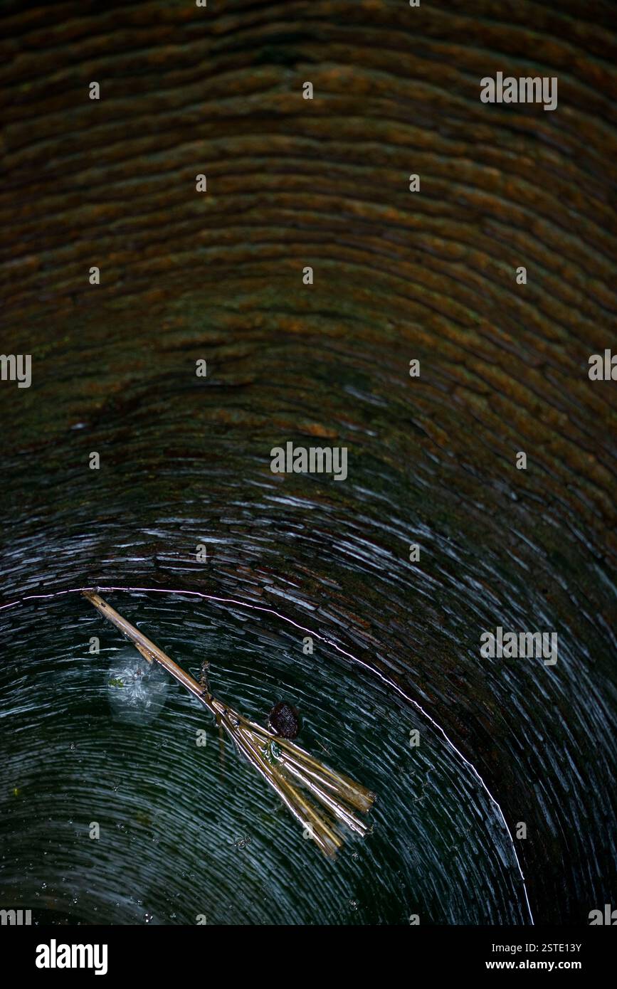 Round hole well hi-res stock photography and images - Alamy