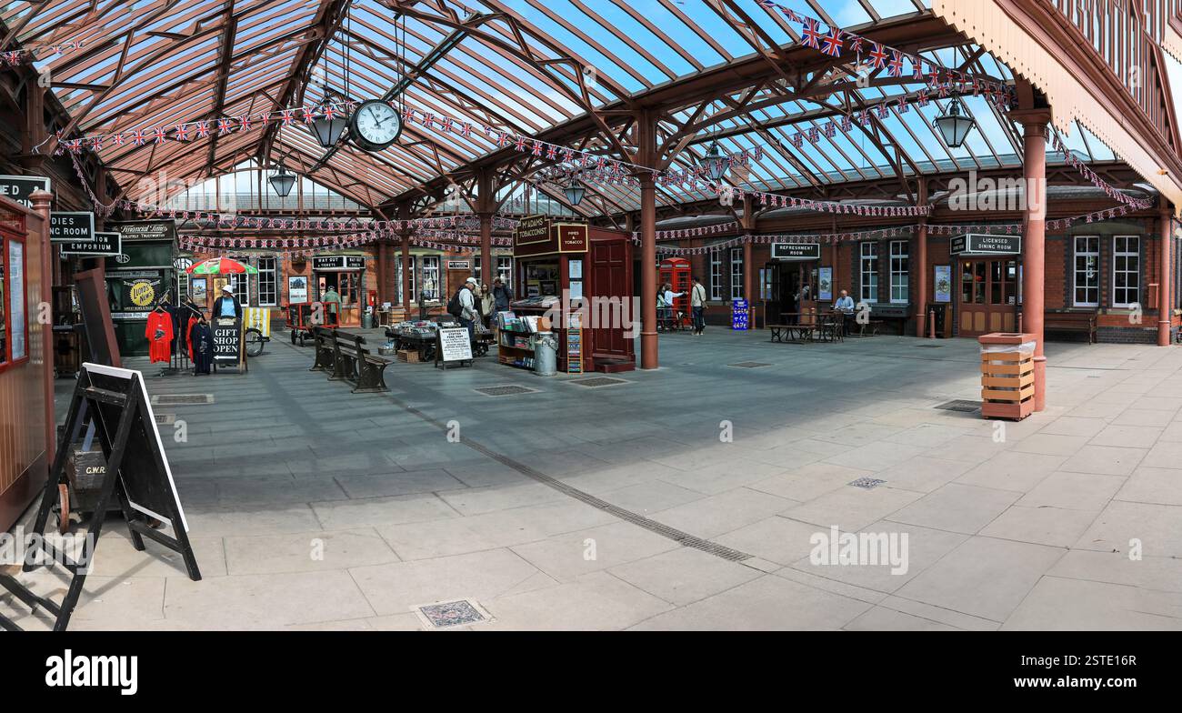 Inside Kidderminster Station, Severn Valley Railway, Worcestershire ...