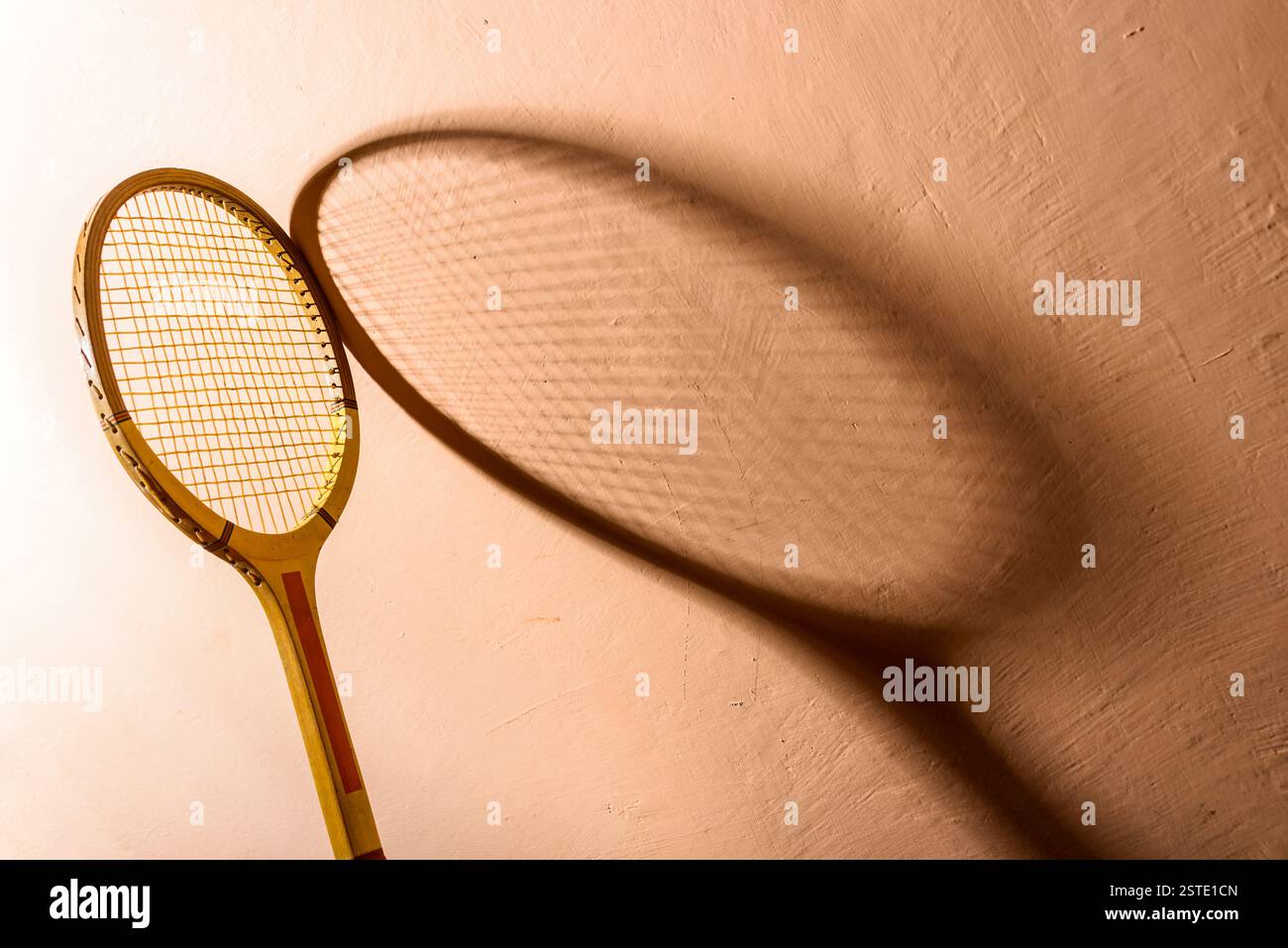 Vintage tennis racket Stock Photo - Alamy