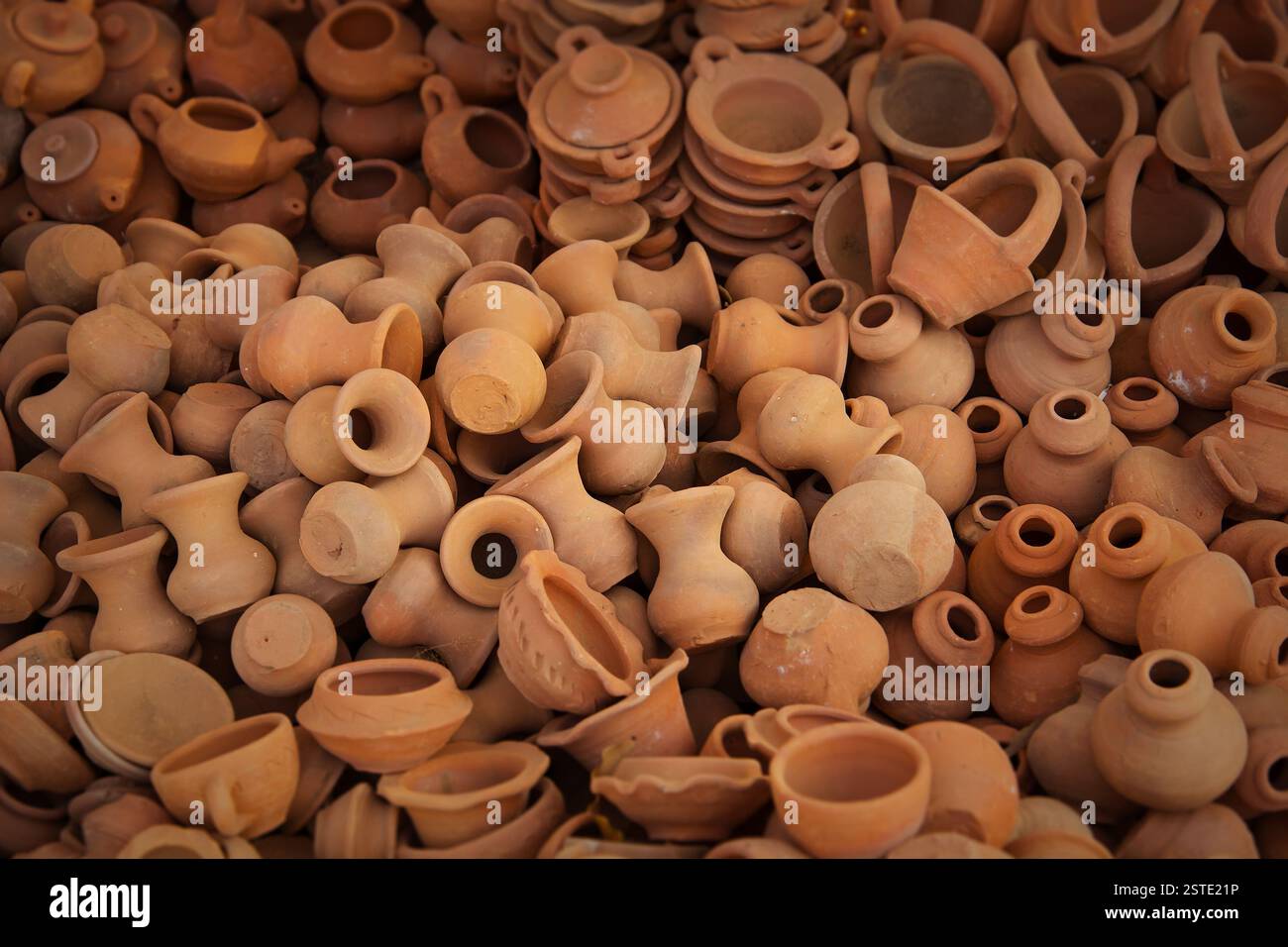 Big terracotta pots hi-res stock photography and images - Alamy