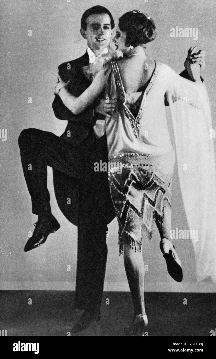 Elegant couple dancing, 1920s Stock Photo - Alamy