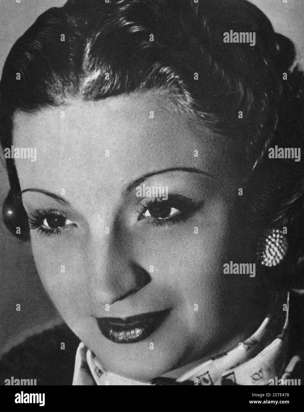 Italian actress Rina Morelli, 1930s Stock Photo - Alamy