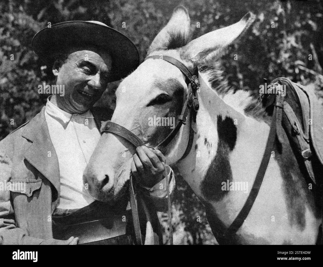 Italian actor Angelo Musco in the movie Gatta ci cova, 1937 Stock Photo ...