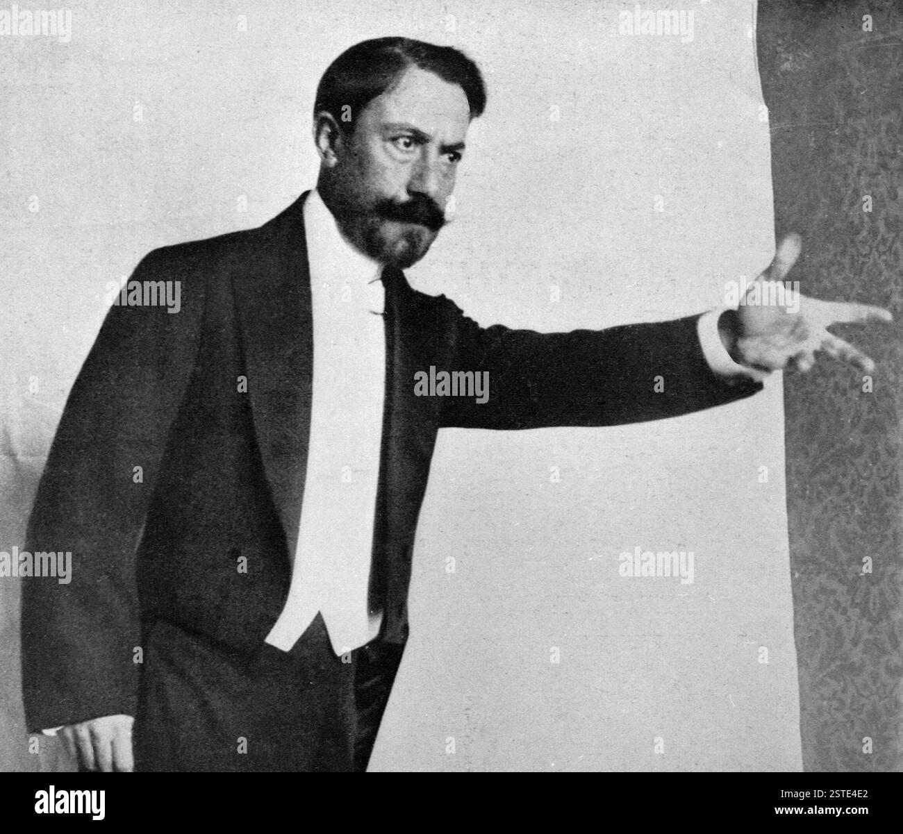 Italian dialect poet and painter Cesare Pascarella at the Argentina ...