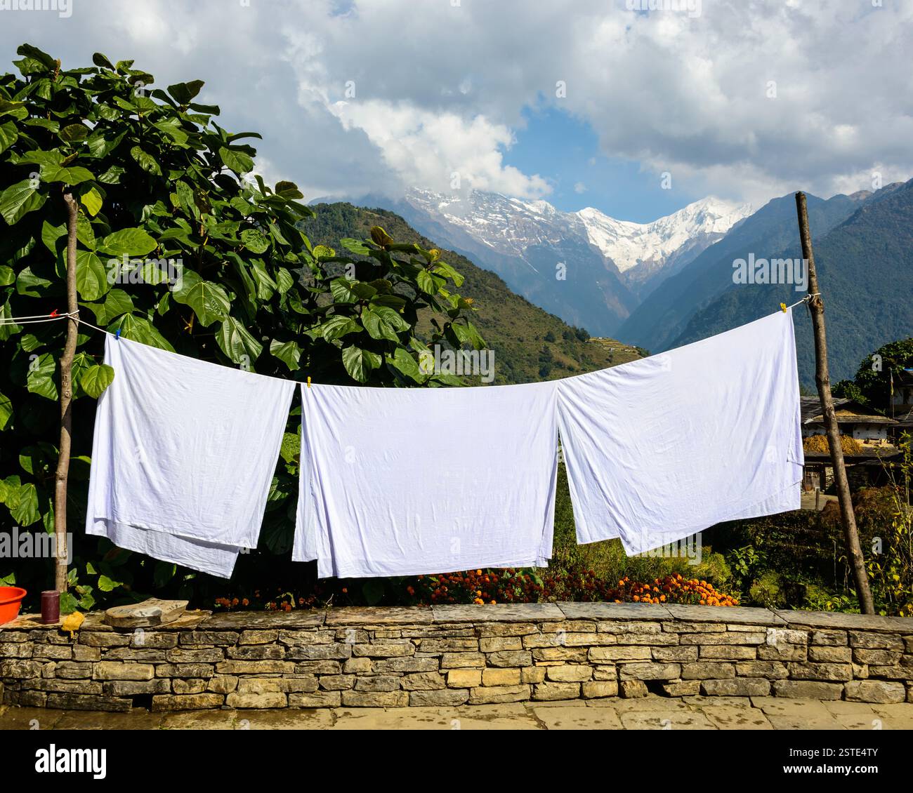 Fabric drying in sun hi-res stock photography and images - Alamy