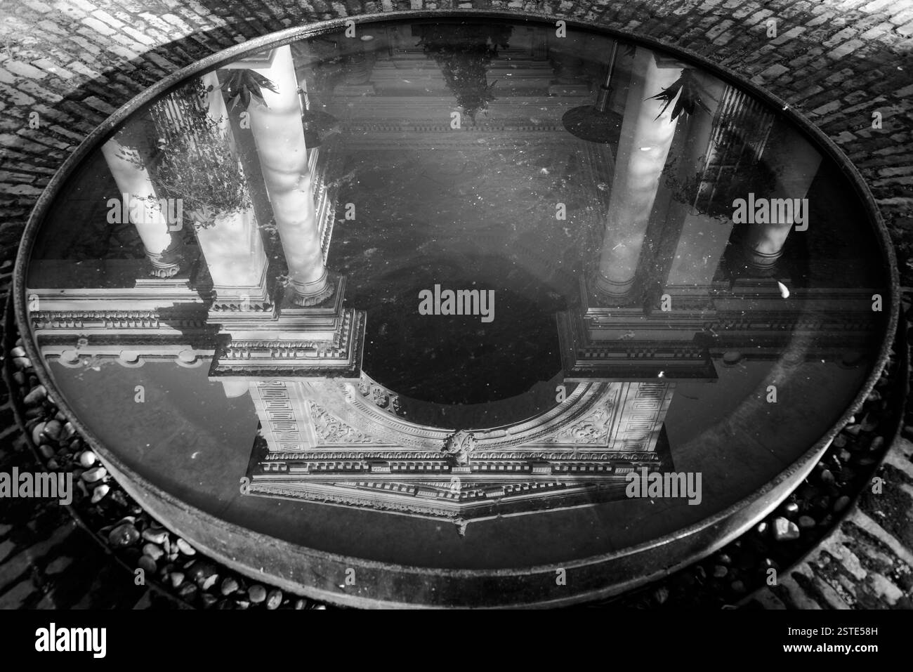 Building reflection in water Stock Photo - Alamy