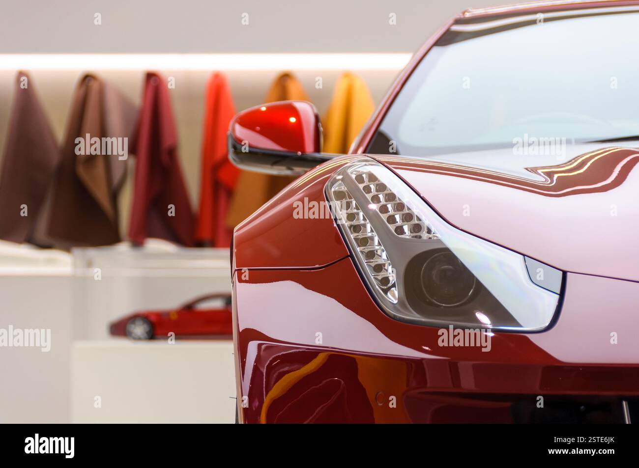 LONDON, UK - CIRCA FEBRUAR 2012: A red Ferrari FF is on display in a ...