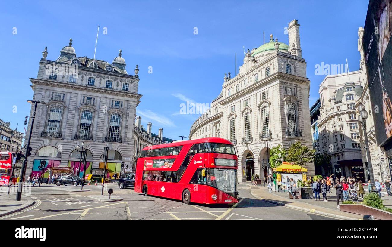 Bus rojo tipico hi-res stock photography and images - Alamy