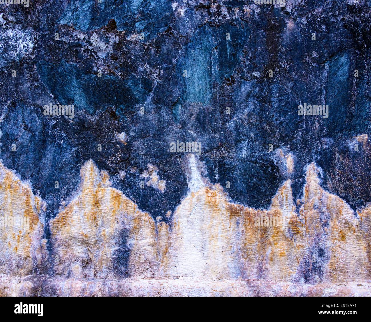 Damp white wall hi-res stock photography and images - Alamy