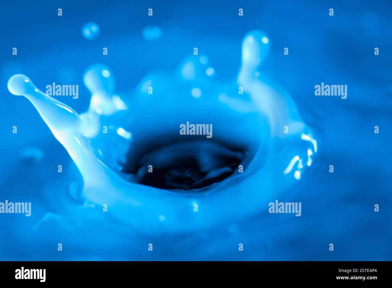 Water drop black blue hi-res stock photography and images - Alamy