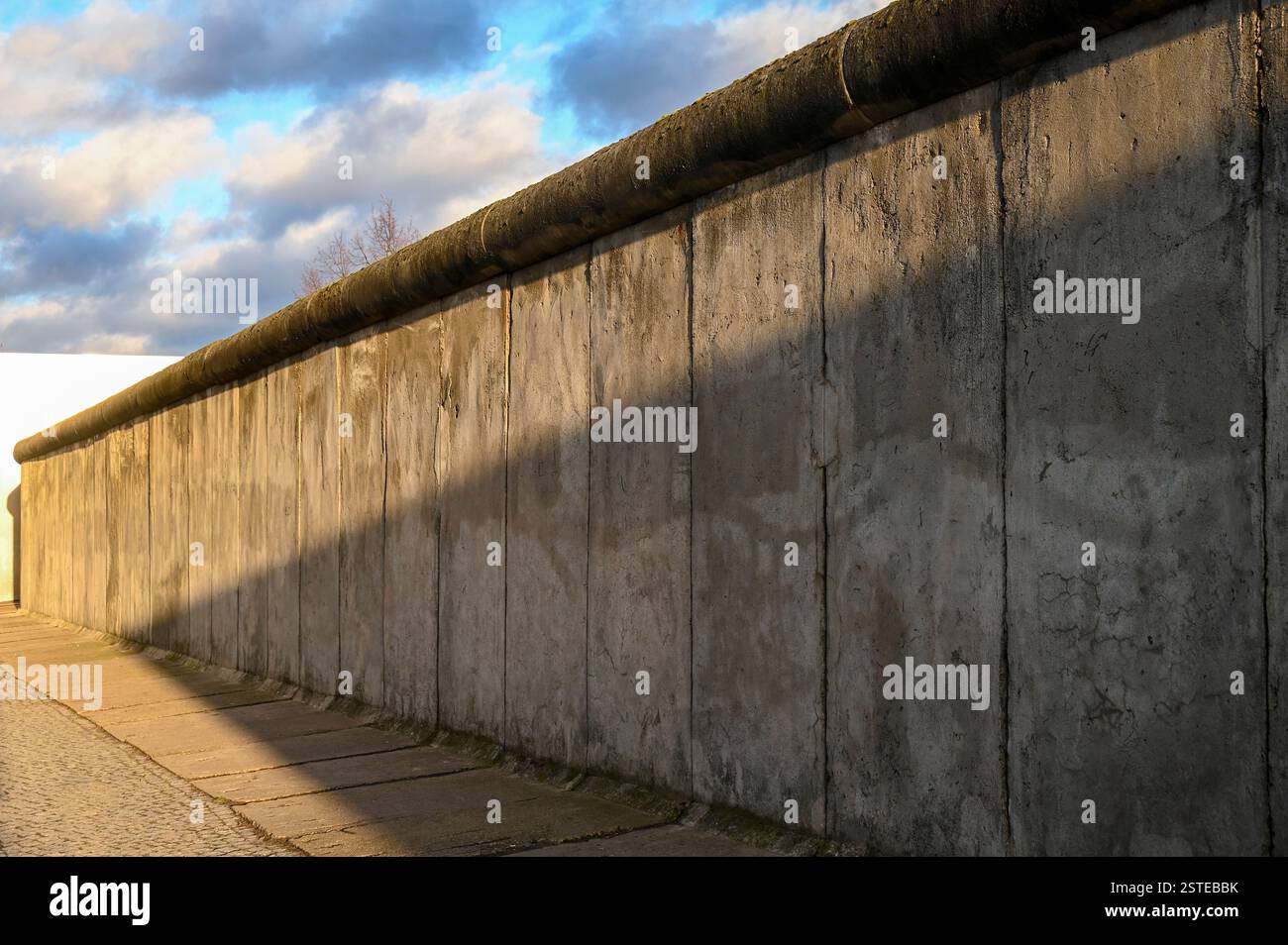 Part of Berlin Wall or Berliner Mauer with blue sky Stock Photo - Alamy
