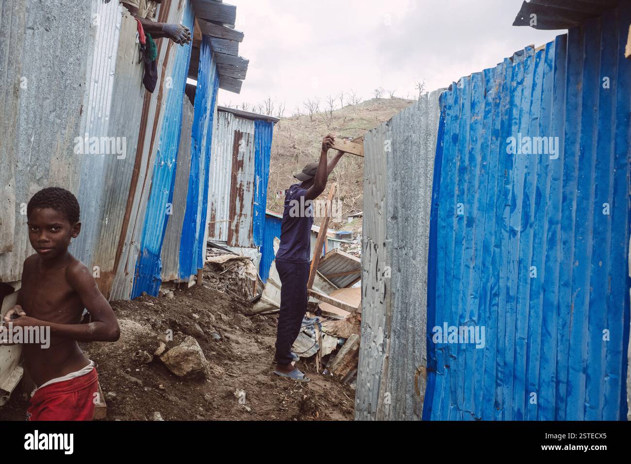 Mayotte, France. 26th Dec, 2024. On the heights of the Kaweni slum in ...
