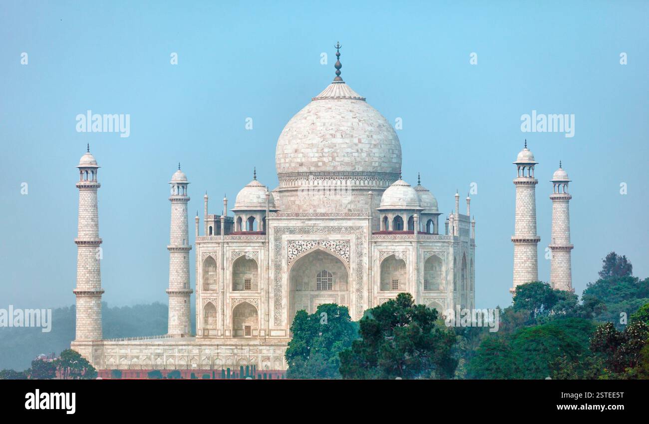 Famous Taj Mahal from an unusual angle. Agra, India Stock Photo - Alamy