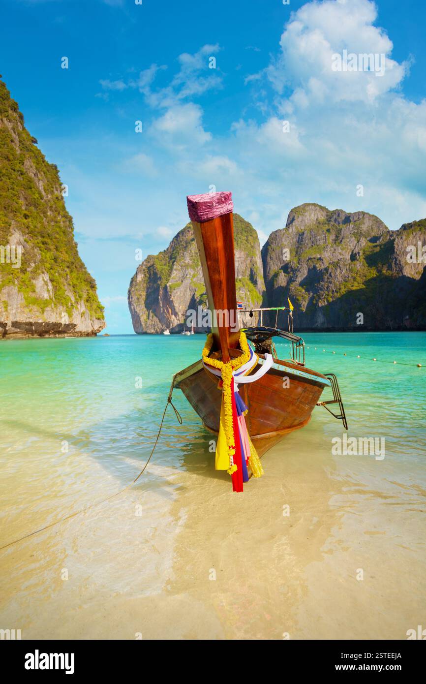 Traditional long tail boat, Thailand Phi-Phi island Stock Photo - Alamy