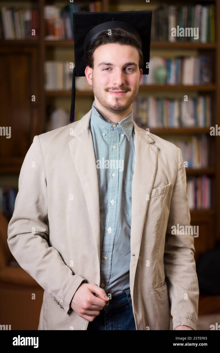 Graduating college male hi-res stock photography and images - Alamy