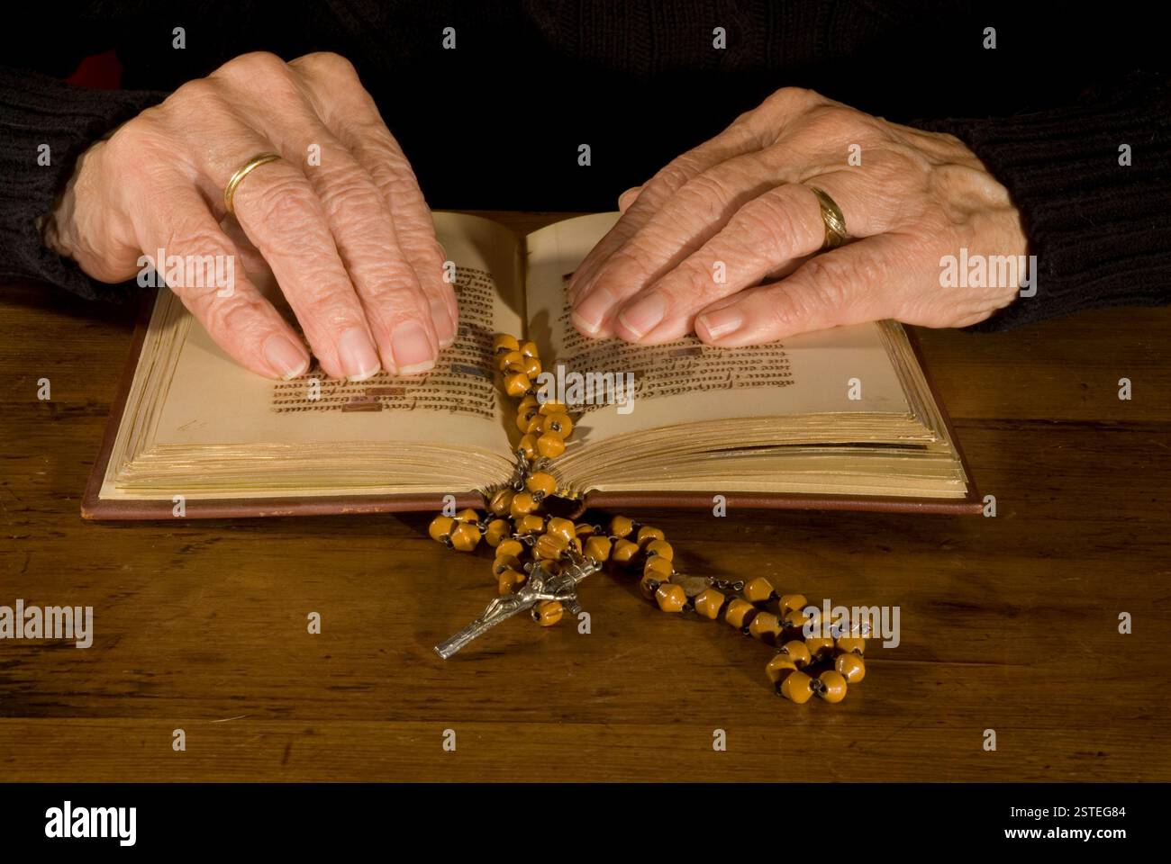 Reading devotion hi-res stock photography and images - Alamy