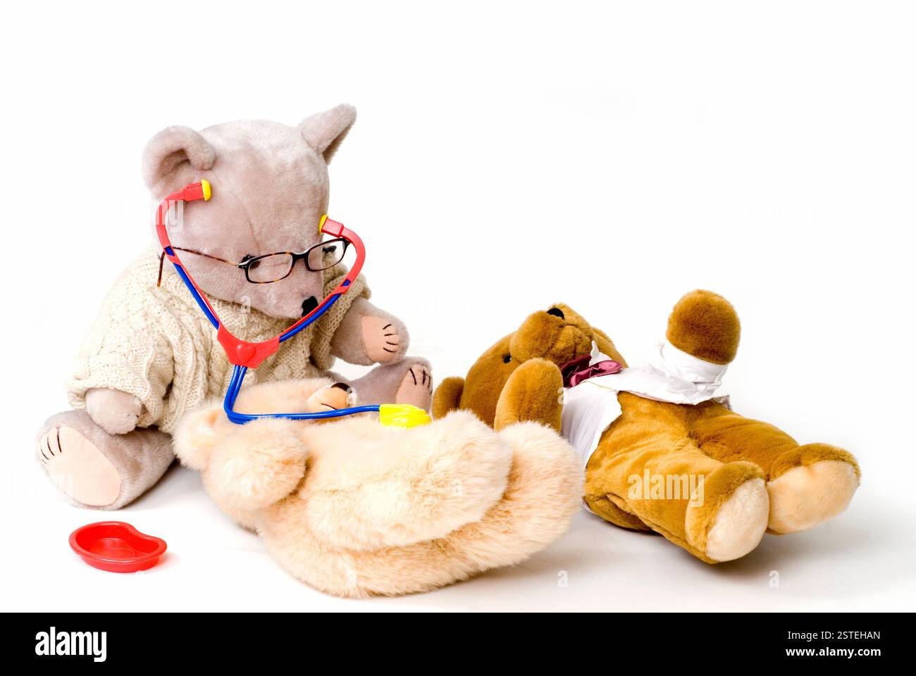 Doctor listen patient Cut Out Stock Images & Pictures - Alamy