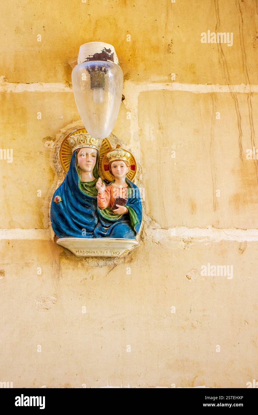 Ceramic wall plaque hi-res stock photography and images - Alamy