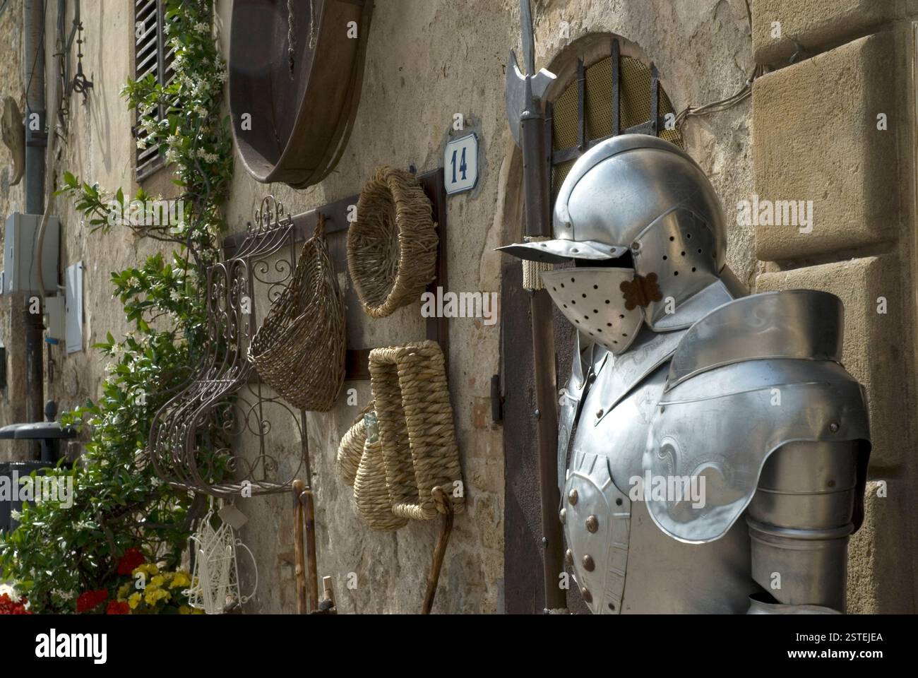 Medieval cavalier hi-res stock photography and images - Alamy