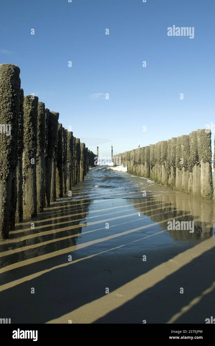 Depth poles hi-res stock photography and images - Alamy