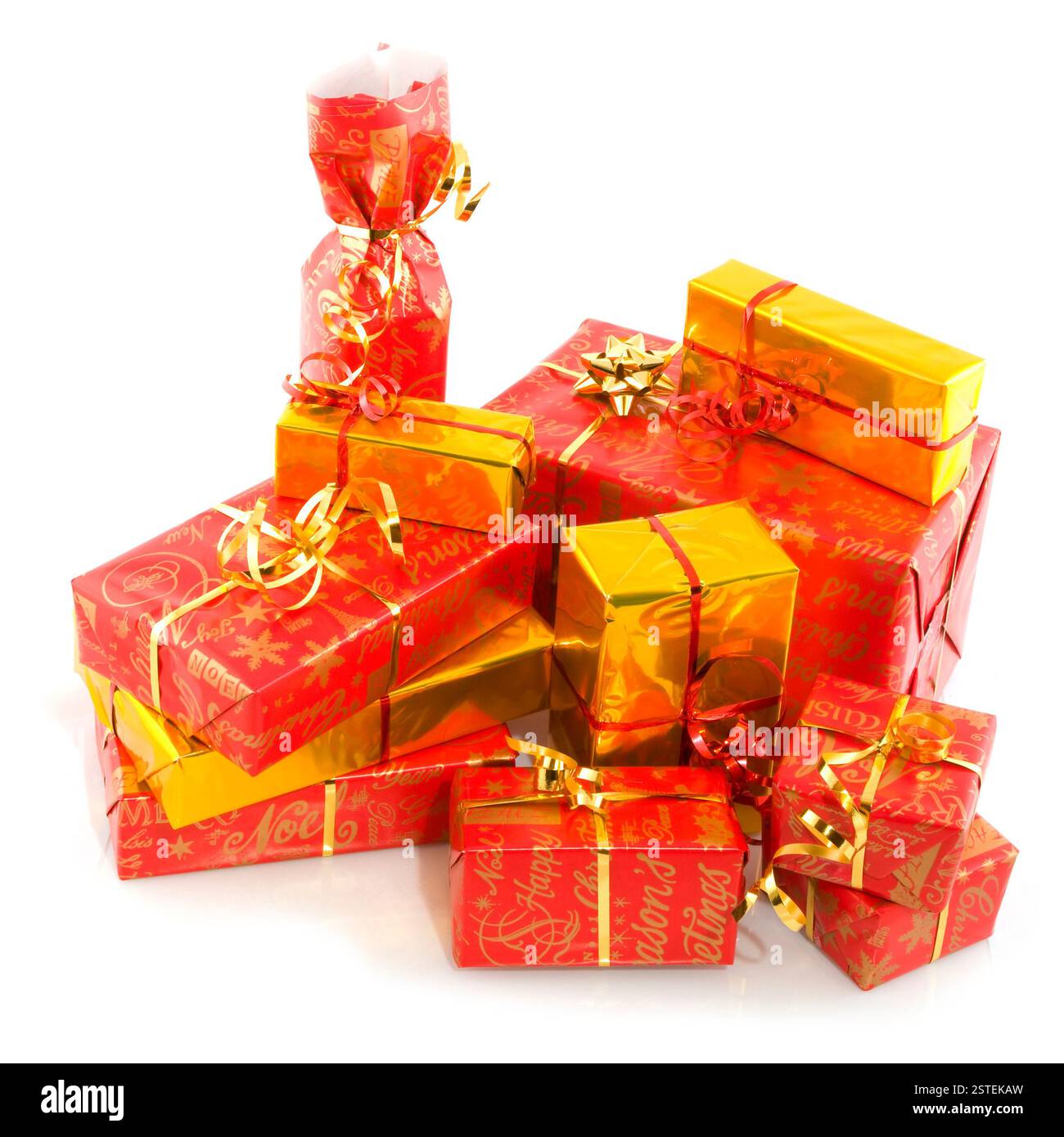 Red presents hi-res stock photography and images - Alamy