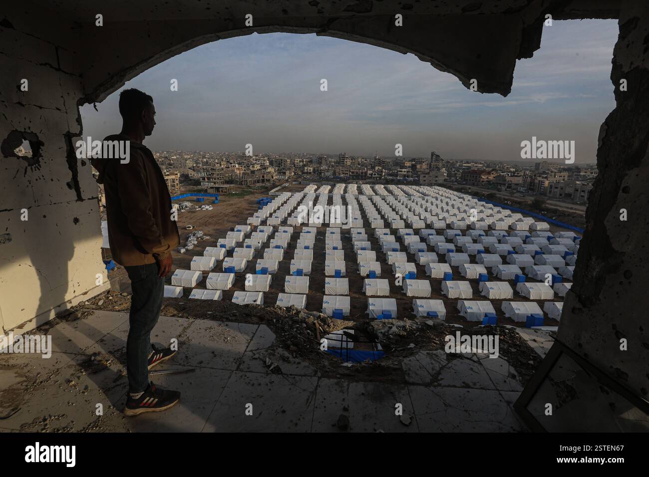 Newly erected tents are spread in Al-Zeitoun neighbourhood in Gaza City ...