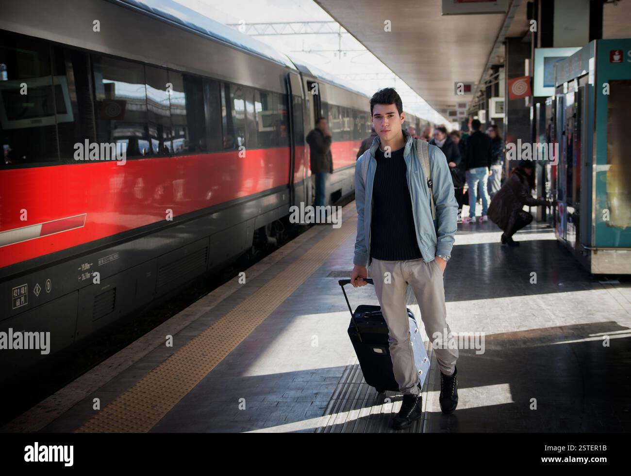 Full body male traveler hi-res stock photography and images - Alamy