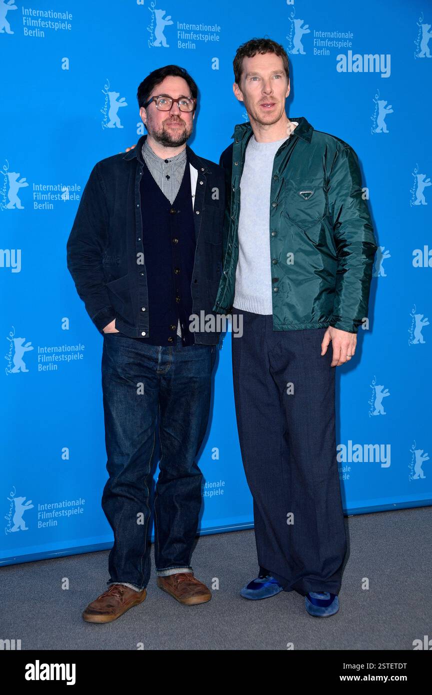 Dylan Southern und Benedict Cumberbatch beim Photocall zum Kinofilm The Thing with Feathers auf ...