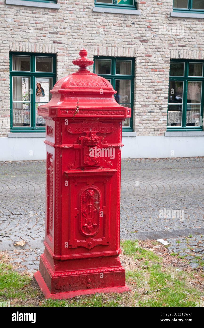 Exterior mailbox hi-res stock photography and images - Alamy