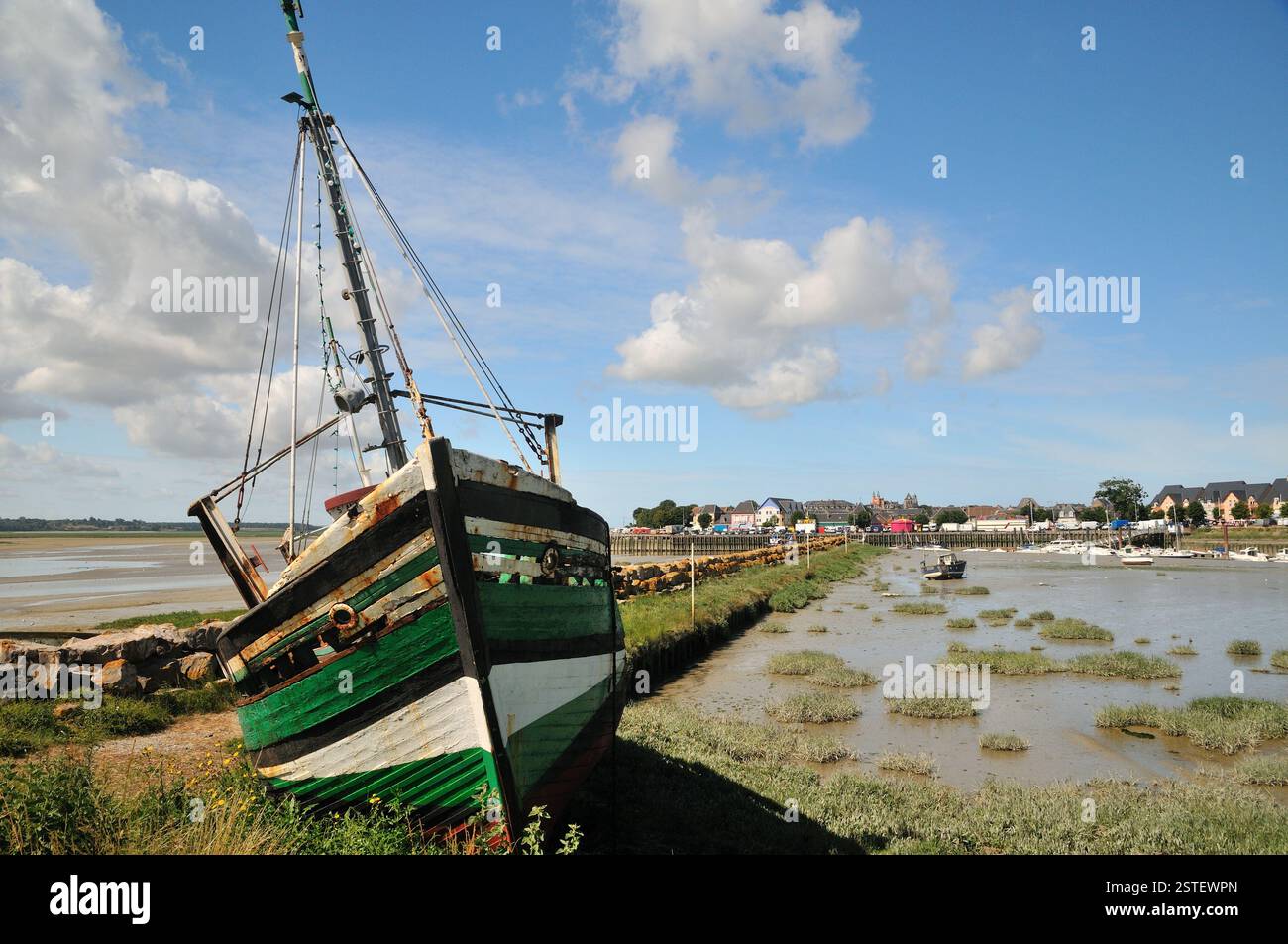 Old damaged boat hi-res stock photography and images - Alamy
