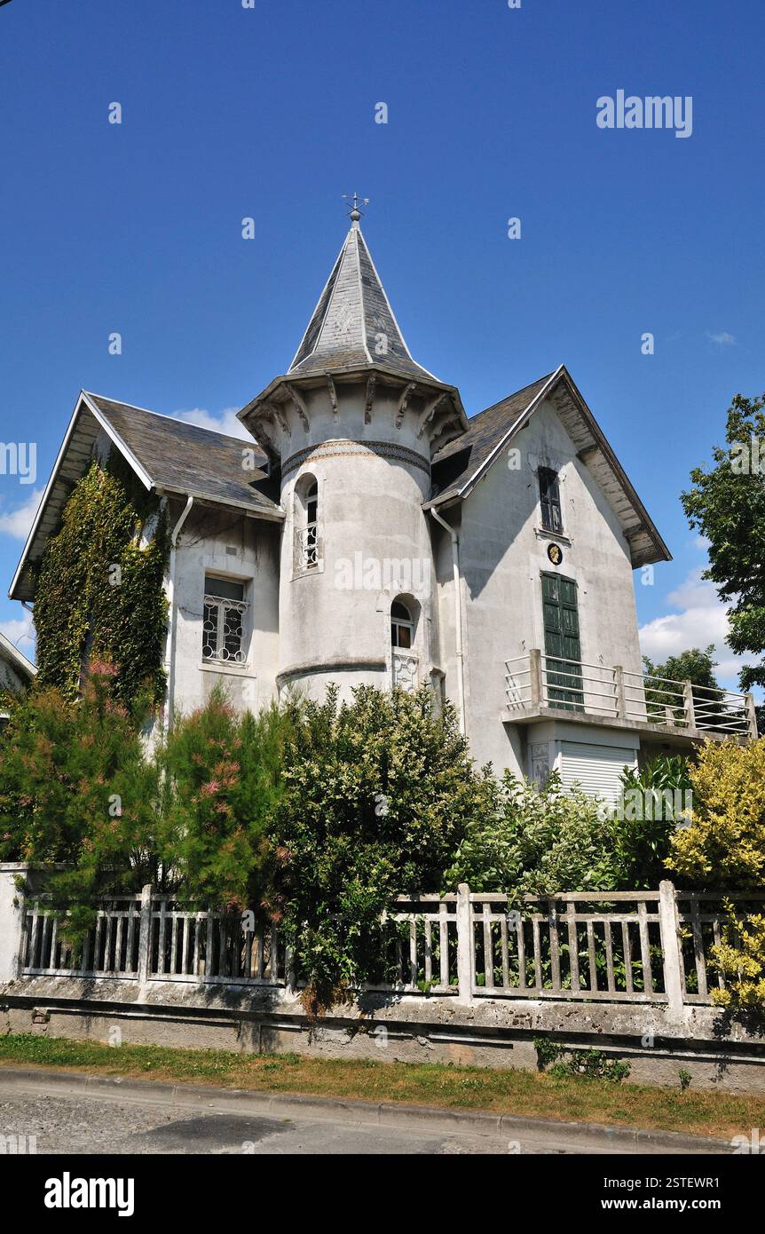 Old french castle hi-res stock photography and images - Alamy