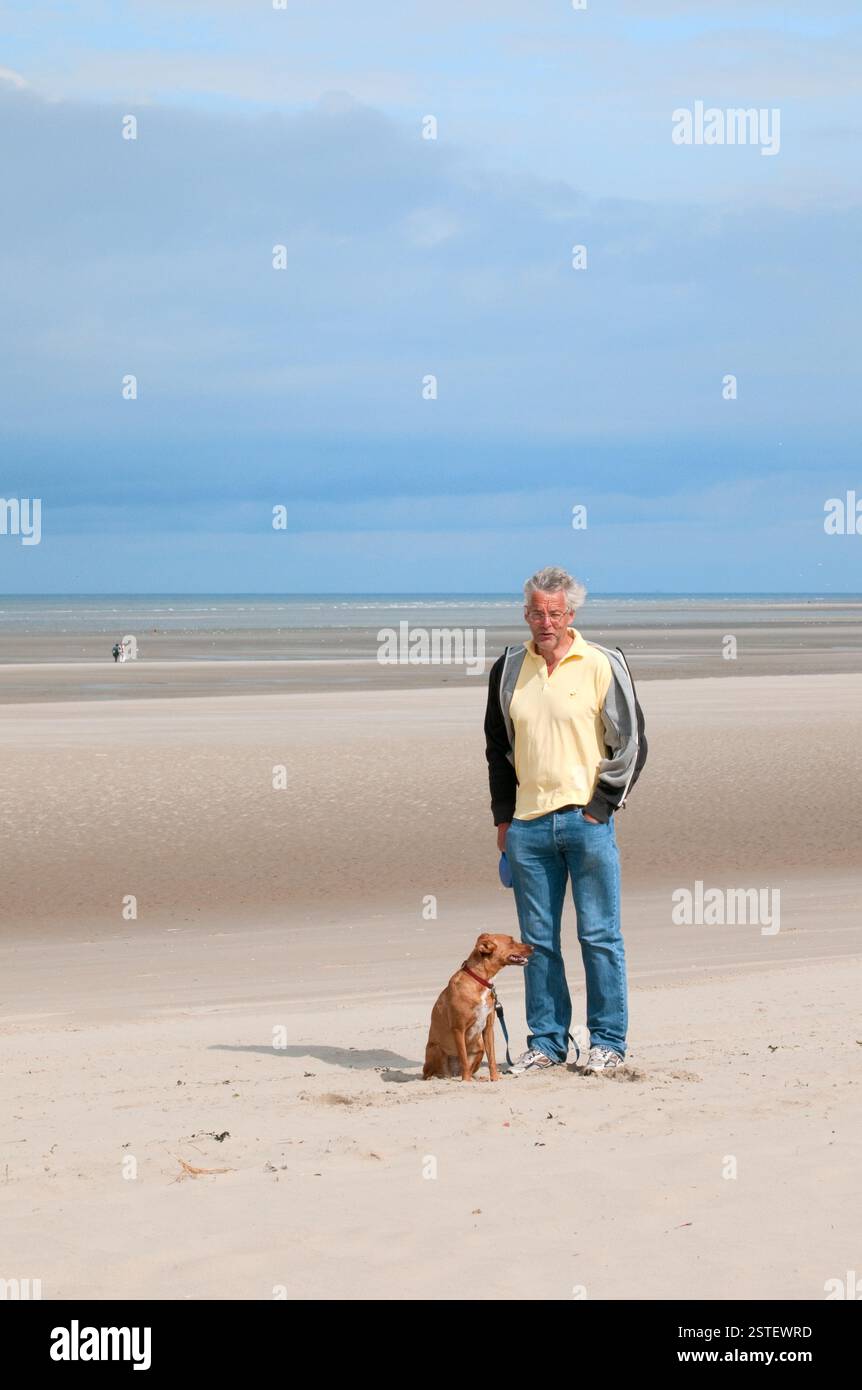 Elderly man dog beach hi-res stock photography and images - Alamy