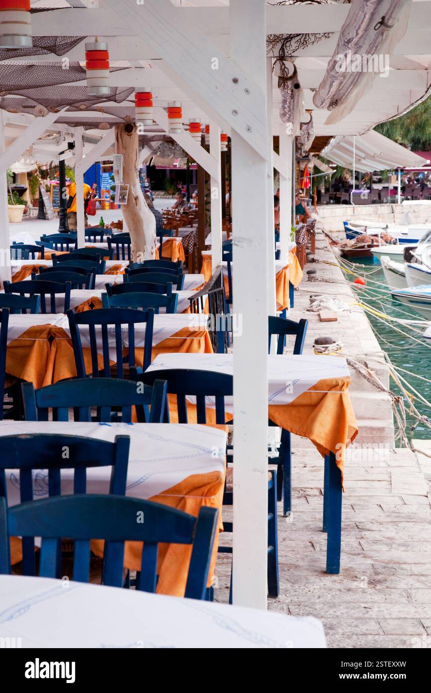 Greek restaurant terrace hi-res stock photography and images - Alamy