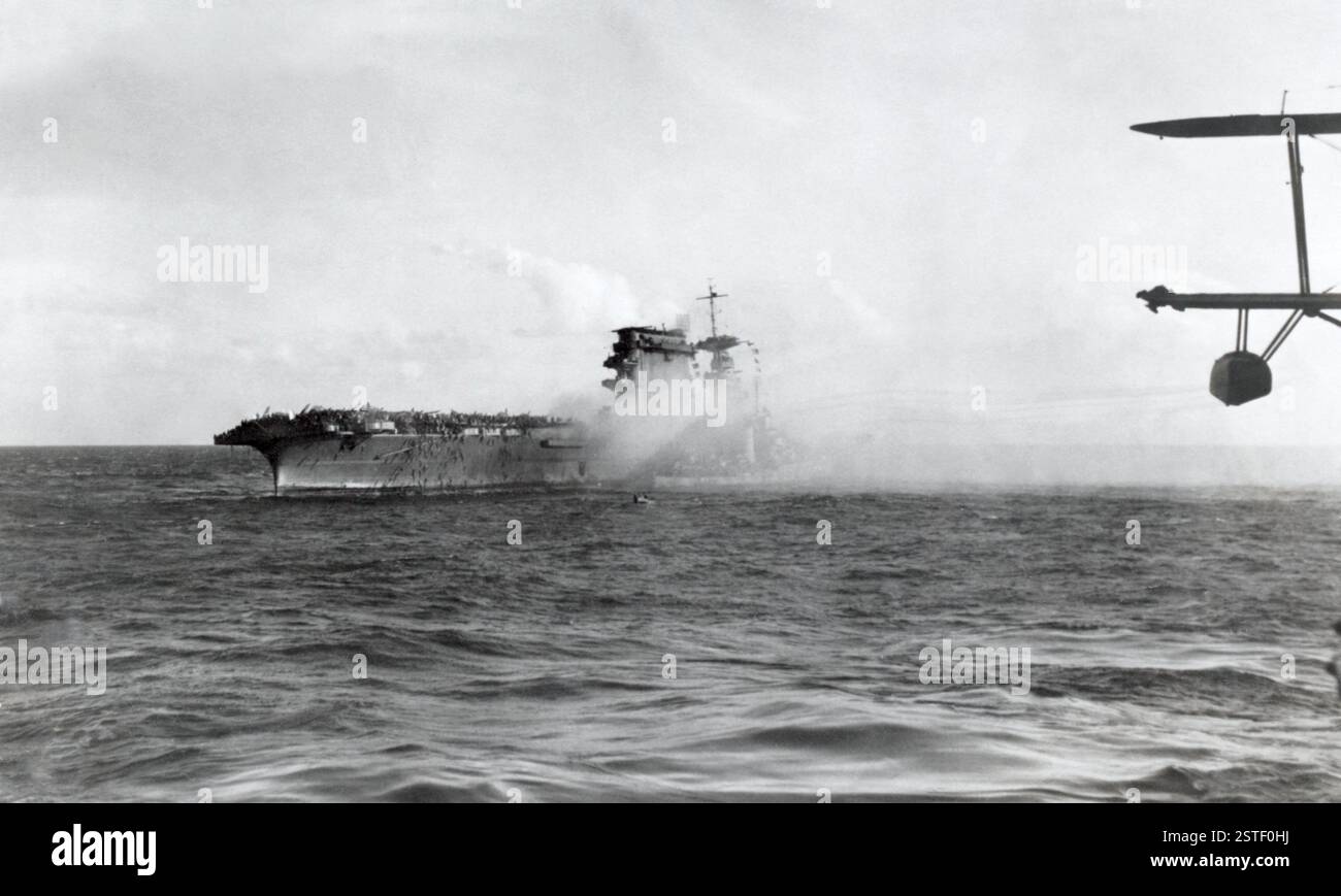 USS Lexington crippled during the Battle of the Coral Sea, 08/05/1942 ...
